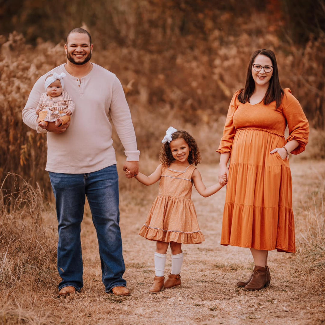 The Best Fall Family Photo Outfit Ideas - Mama Did It